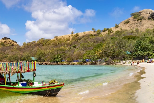 Santa Lucía: Ubicación, Capital, Curiosidades y Vida