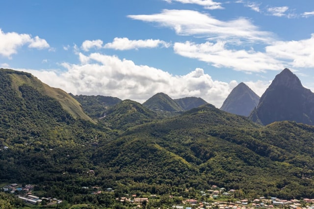 Santa Lucía: Ubicación, Capital, Curiosidades y Vida